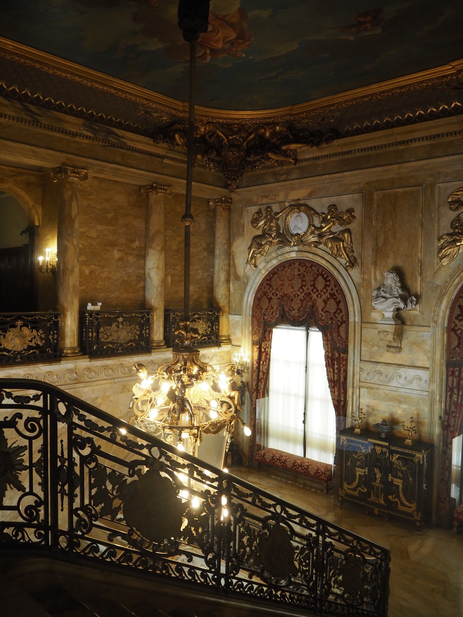 Visiting Marble House, Newport – Dr. Lizzie Rogers